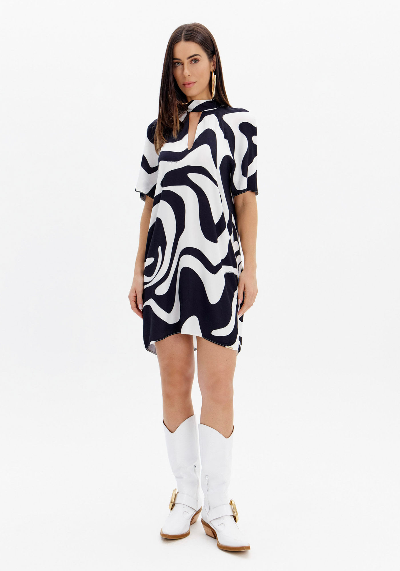 Vestido Curto Estampado Descolado Com Gola - Lança Perfume